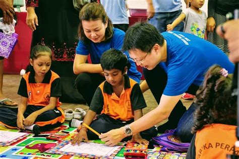 八卦 Lets Talk 下载了吗？下载了吗？ ≧3≦ ？ 我最近每天都很疯狂玩jelly Mania～ ♡˙︶˙♡ 其实里面好多难关好难过，都要动脑筋想很久～ 重点是三消游戏也能这样玩