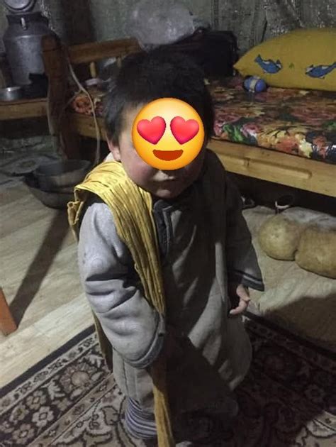 Taiz Mn Орон доогуур байсан гүзээтэй тос ухаж байгаад үйлдэл дээрээ баригдсан гэнэ😍 Facebook