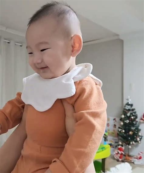 이우준 ️우준이가 좋아하는 이모랑 놀기~토끼띠아기 아기 5개월아기 Youtube