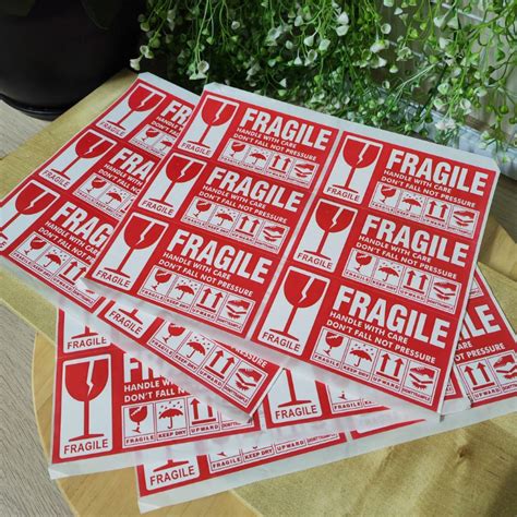 60pcs Fragile Sticker Fragile Label Warning Label Mudah Pecah Pelekat Carton Box 7cm X 13cm