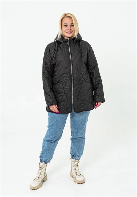 Осіння жіноча стьобана куртка чорного кольору Ua