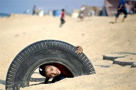 بازی پسر فلسطینی در غزه عکس ویسگون