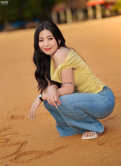 ပိုပို သူ႔ရင္ခြင္ထဲမွာ အခ်စ္ ခံ ေန ရတာကို က စိတ္ခ်မ္းသာစရာႀကီး 💛💙