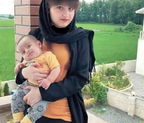 سارا فرقانی بدون ازدواج مادر شد حاشیه جدید سارا و نیکا عکس بچه