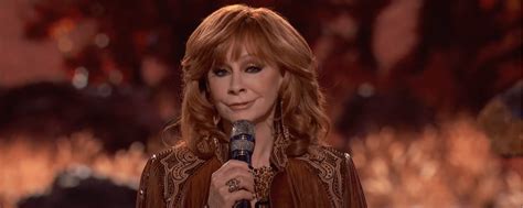 Reba Mcentire Delivers Emotional Tribute To Late Mom With The Voice