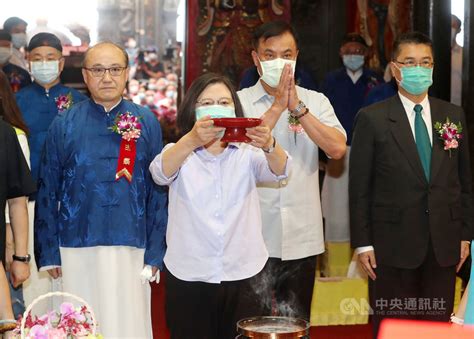 總統赴指南宮祈求風調雨順 盼國人多出遊多消費 政治 中央社 Cna