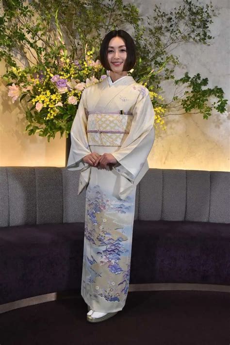 主演舞台「ごりょんさん」の製作発表を行った酒井法子 スポニチ Sponichi Annex 芸能