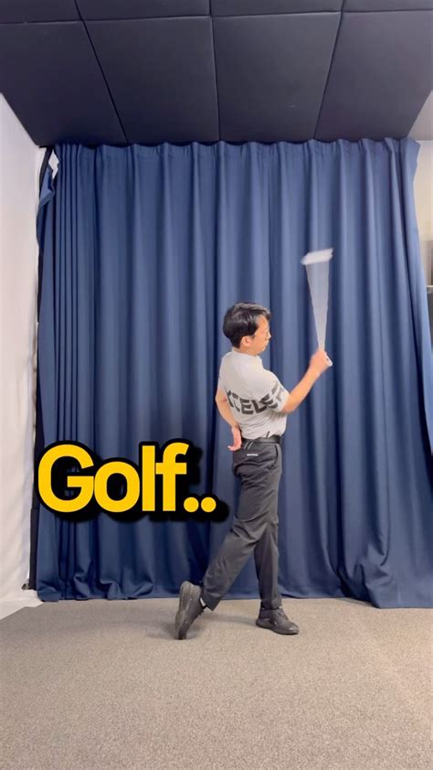 한손 연습 클럽 헤드 무게를 느낀다고 초반 영상처럼 치시는 분 대부분 편하게 힘빼고 툭툭~ 하다가 나도 모르게 스쿠핑으로 바뀌어있을때가 많습니다 꼭 체크해보세요