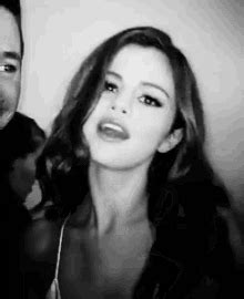 Selena Gomez Shocked Face GIFs Tenor
