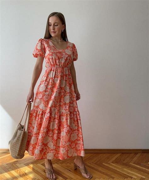 Красива сукня міді у квітковий принт — ціна 800 грн у каталозі Сукні міді Купити жіночі речі за