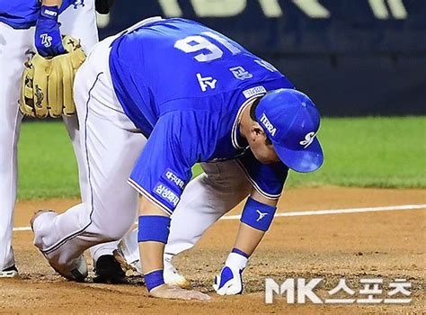 이원석 강습타구 맞고 부상 Mk포토 네이트 스포츠