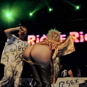 Yolandi Visser Nude Pussy Ass On The Stage Scandal Planet