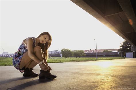 Девушки уселись