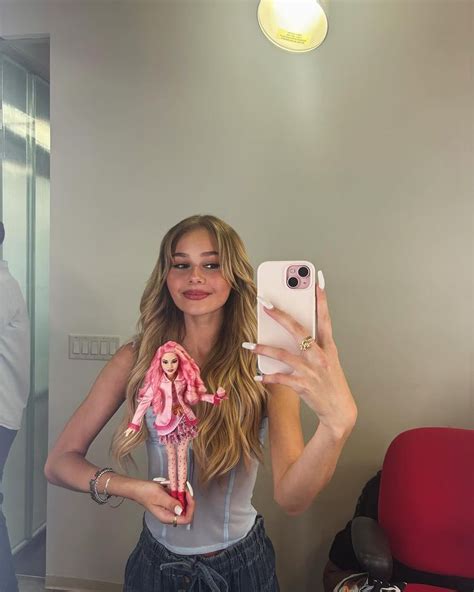 Ruby Rose Turner Age Contact For Inquiries Fan Base Analysis Connectfame