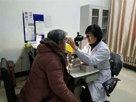 哈醫大二院眼科專家提醒：眼睛脹痛、視力下降 當心患上青光眼 每日頭條