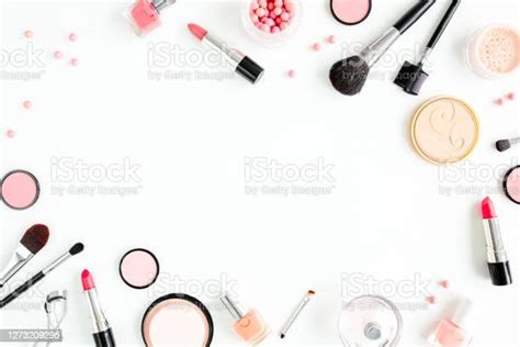 전문 장식 화장품 텍스트 복사 공간이있는 흰색 배경의 메이크업 도구 플랫 구성 아름다움 패션 플랫 레이 상단 보기 0명에 대한 스톡 사진 및 기타 이미지 Istock