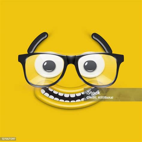 노란색 배경에 안경이있는 귀여운 이모티콘 얼굴 벡터 일러스트 3차원 형태에 대한 스톡 벡터 아트 및 기타 이미지 3차원 형태 미소 사람 같은 웃는 얼굴 Istock