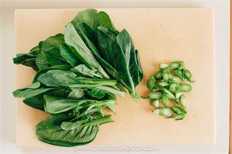 4 Ingredient Yu Choy Stir Fry 清炒菜心 Omnivores Cookbook