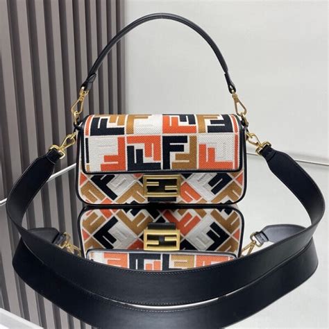 펜디 Ff 자수 멀티컬러 캔버스 바게트 백 8br600arc2f1oq6 쇼플렉스