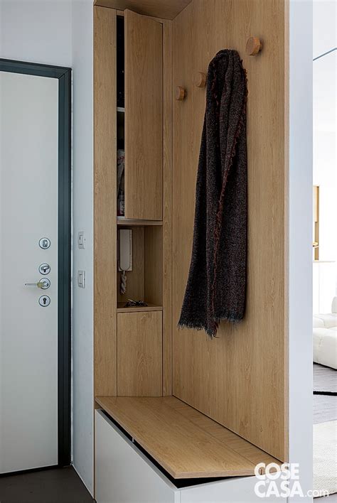 90 Mq Minimal In Bianco E Rovere Con La Cucina Che Si Affaccia Sul