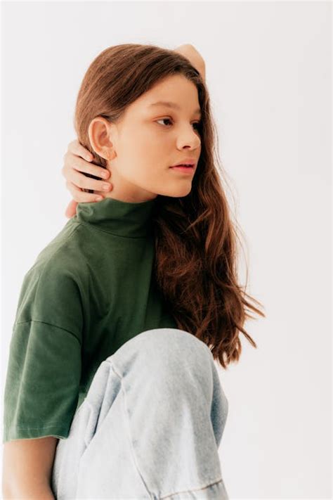 Бесплатные стоковые фото на тему в помещении безмятежное выражение