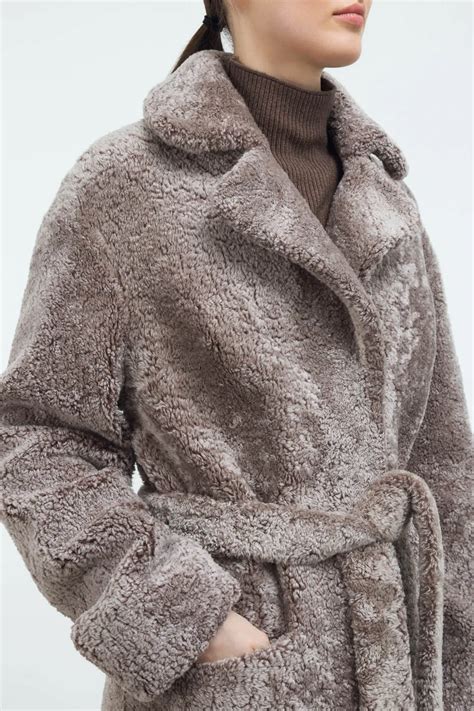 Шуба из овчины Снежная Королева 670060003 цены в Москве, купить одежду ...