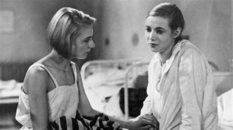 Pera Museum M Dchen In Uniform