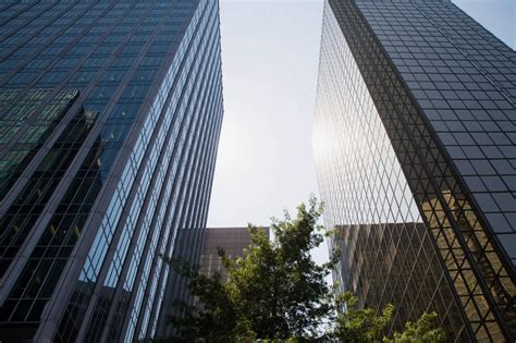 无人高楼大厦横图室外白天仰视度假办公楼美景植物窗户城市风光城市大厦建筑摩天大楼写字楼加拿大阴影光线影子