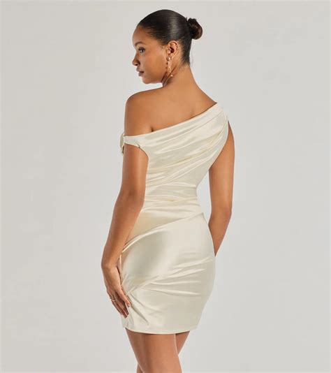 Elegant Off The Shoulder Dresses And Windsor