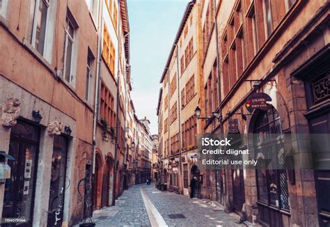 프랑스 리옹7 월 2019 일 프랑스 리옹의 옛 중심에 있는 매력적인 좁은 거리 0명에 대한 스톡 사진 및 기타 이미지 0명 거리 건물 정면 Istock