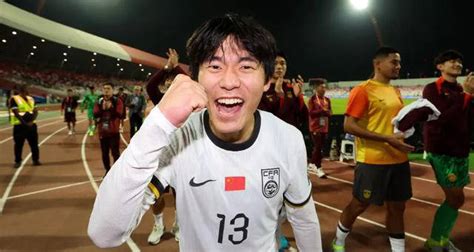 胡荷韬异军突起，为国足挽回关键胜利，备战日本如何应对？比赛防守进步