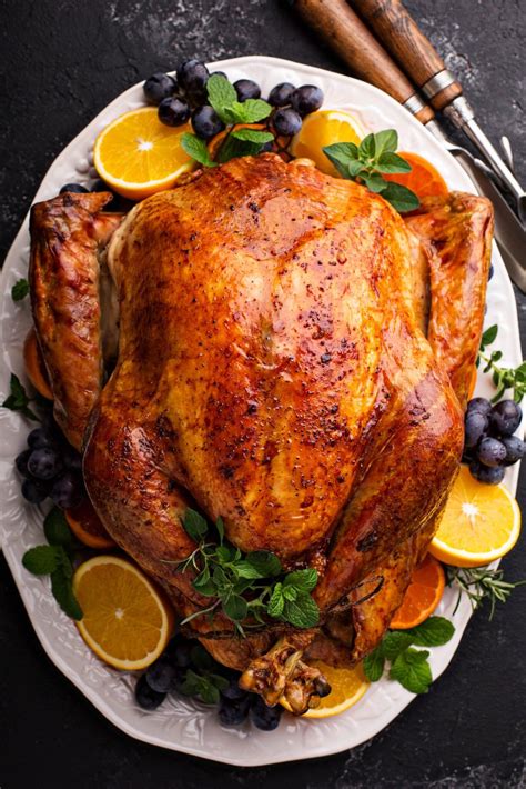 Want A Thanksgiving Turkey Thats Juicy And Perfectly Golden This Easy Turkey Recipe Guaran