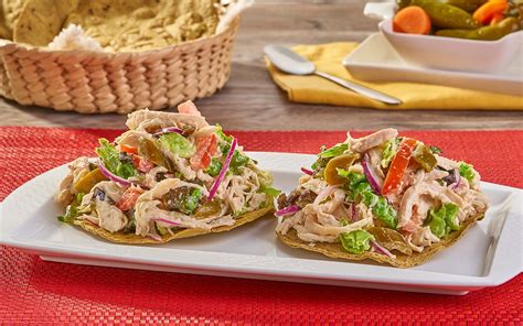 Tostadas De Pollo Con Mayonesa
