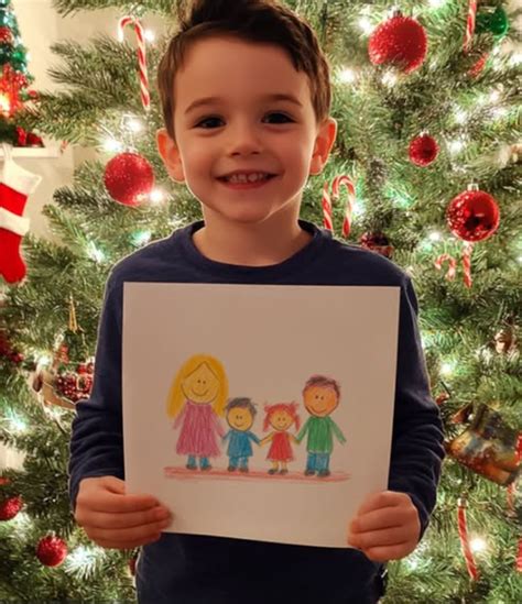 СИНЪТ МИ ДОНЕСЕ РИСУНКА НА СЕМЕЙСТВО ОТ ЧЕТИРИМА ВЪПРЕКИ ЧЕ ИМАМ САМО ЕДНО ДЕТЕ — СЛЕД ТОВА МЕ