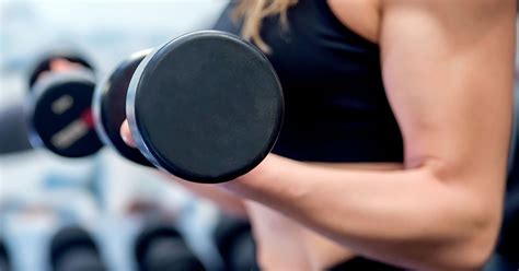 How To Do A Bicep Curl Properly For Beginners Coach