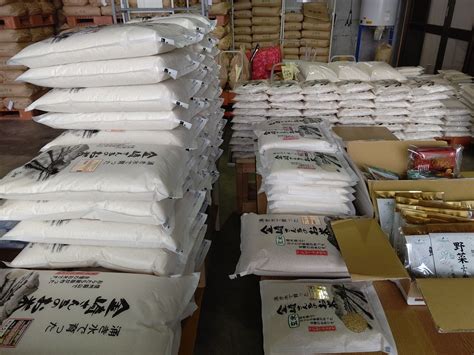 お米荷造り作業 金崎さんちのお米