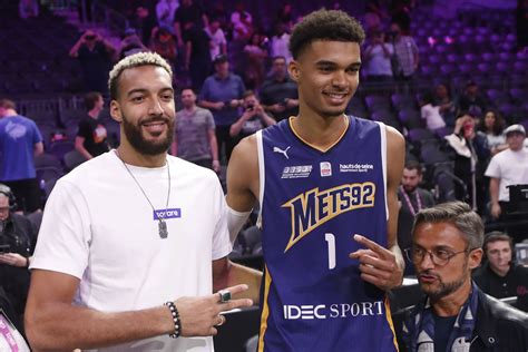 《nba戰術版》flat Screen的延伸使用以及它為什麼是最常使用的半場戰術之一 Nba 籃球 運動視界 Sports Vision