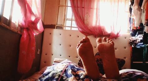 Igbo Omo Actress Meaty Juicy Wrinkled Soles Crossed At Ankles