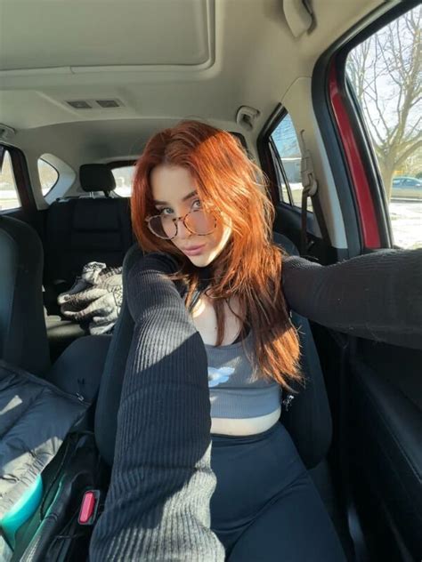 Girls In Glasses 34 Pics