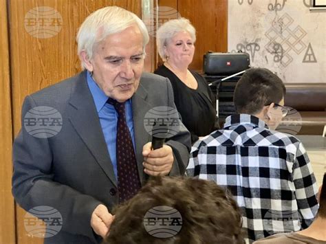 Учителят по приложна математика и физика Теодосий Теодосиев ще говори в Бургас за бъдещето на