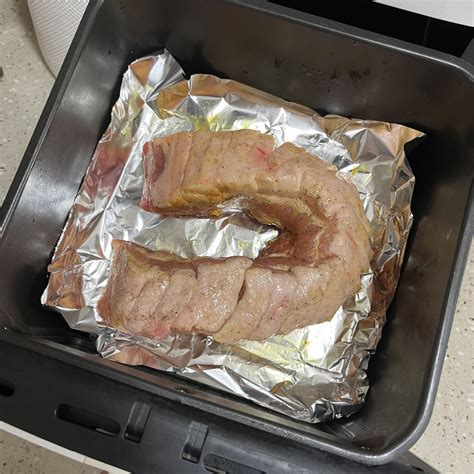 마늘소스를 곁들인 겉바속촉 마늘통삼겹보쌈 레시피