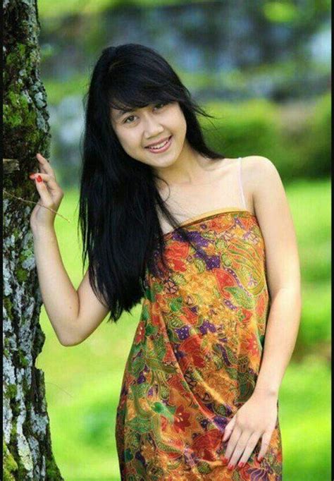 Pin Oleh Abc Def Di Fesyen Kain Batik Busana Batik Model Asia Mode