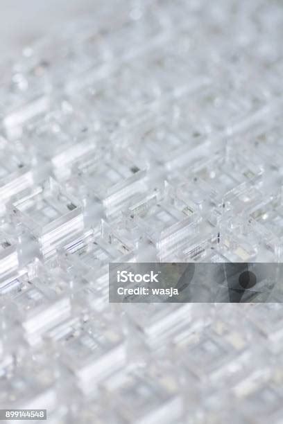 추상첨단 배경입니다 투명 한 플라스틱이 나 유리 구멍 커트로는 시트입니다 플 렉 시 글라스의 레이저 절단 레이저에 대한 스톡 사진 및 기타 이미지 Istock