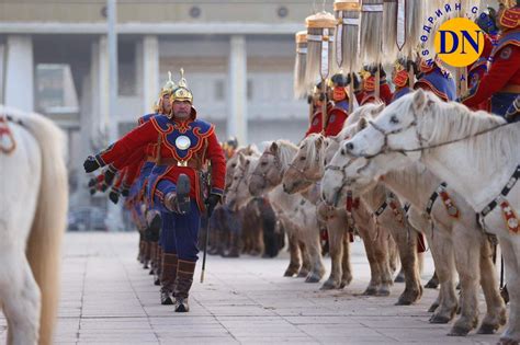 ФОТО Төрийн далбааг мандуулж Есөн хөлт Их цагаан тугийг цэнгүүлэв Dnn Mn