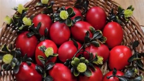 Vezët E Kuqe Të Pashkëve Tradita E Besimtarëve Ortodoksë Të Enjten Para Ditës Së Shënuar