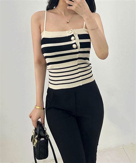 당일출고 스퀘어넥 골드버튼 금장단추 스트라이프 슬림핏 줄무늬 끈나시 튜브탑 나시 휴가룩 파티룩 에이블리