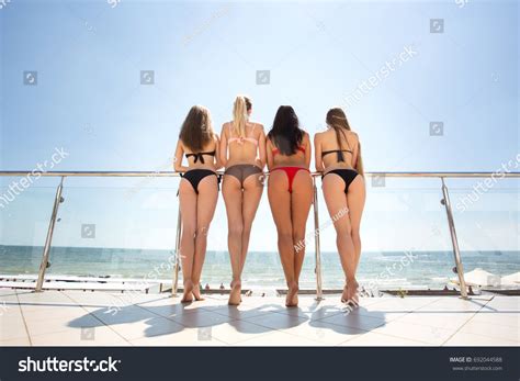 Sexy Girls On Summer Vacation Stunning库存照片692044588 Shutterstock