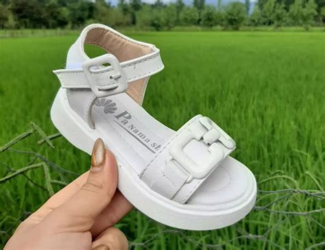 ۵۰ مدل صندل بچه گانه دخترانه ۱۴۰۲ ؛ در طرح های فانتزی و تابستانی ماگرتا