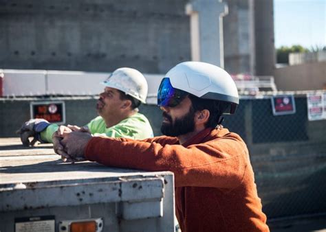 Daqri Smart Hardhat Aims To Change The Nature Of Work
