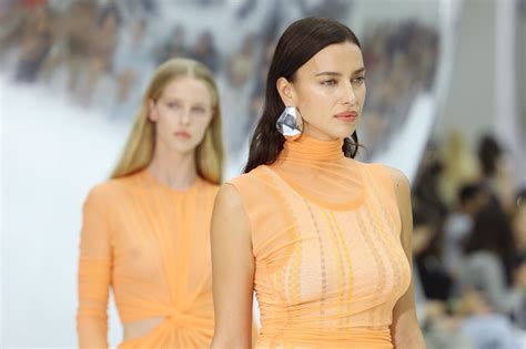 Barva Roku Pantone 2024 Peach Fuzz